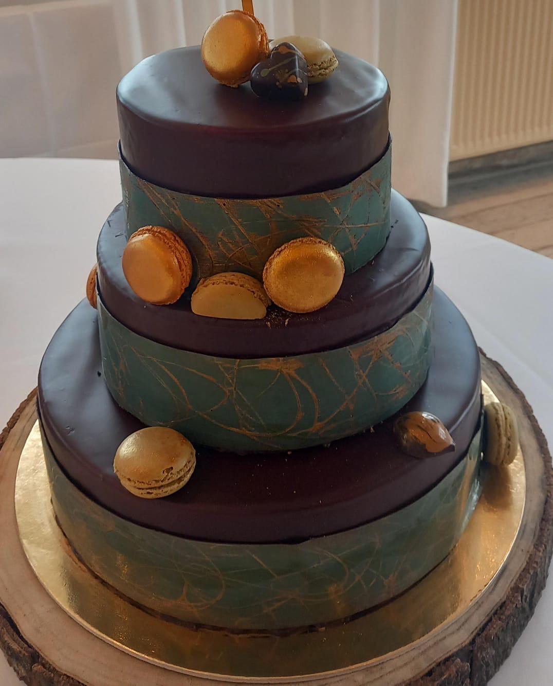 Adventsmarkt - Euch erwartet euch eine Dubai-Schokoladen-Torte - Tierheim Alsfeld